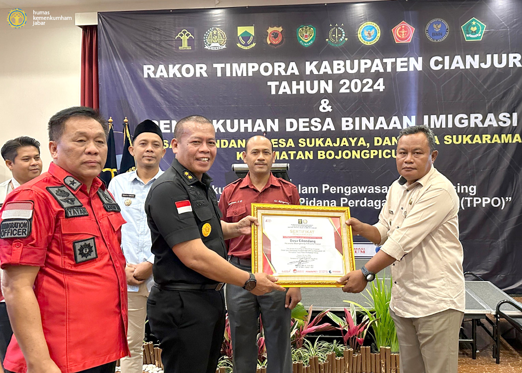 Kanwil Kemenkumham Jabar Hadiri Pengukuhan Desa Binaan Imigrasi Dalam Rakor TIMPORA Kabupaten ...